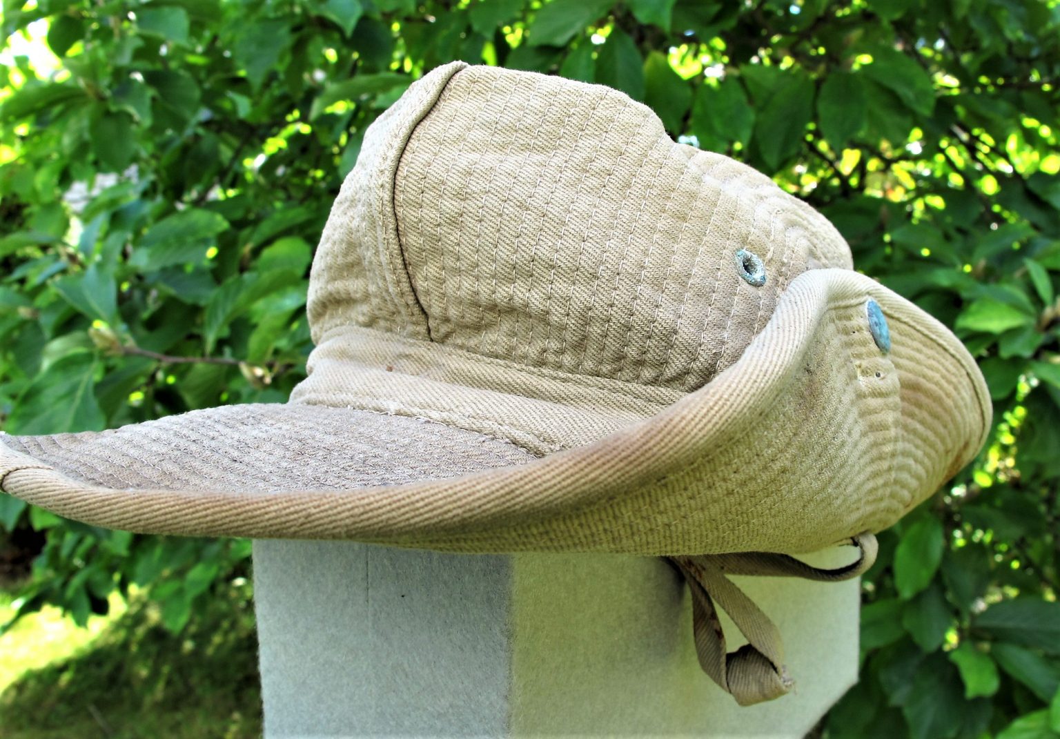 HEADGEAR AND BERET INSIGNIA - Legion Antiques